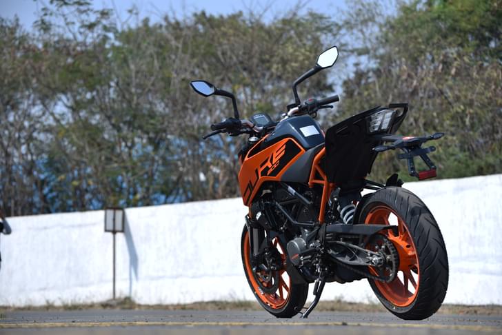 KTM 200 Duke Price, Images, Features, Mileage, Colours & Reviews | Autocar India